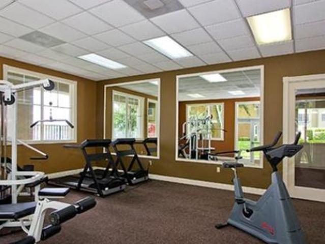 3 Br, 2 bath, Apartment 555 Lakeview Drive