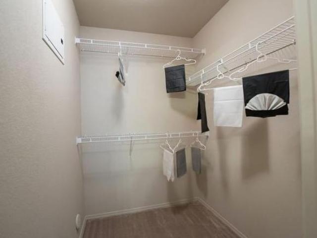 3 Br, 2 bath, Apartment 5611 S 32nd St
