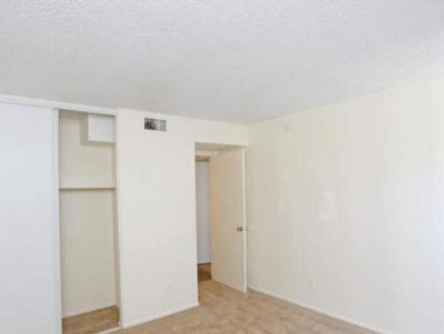 3 Br, 2 bath, Apartment 5627 N 16th St