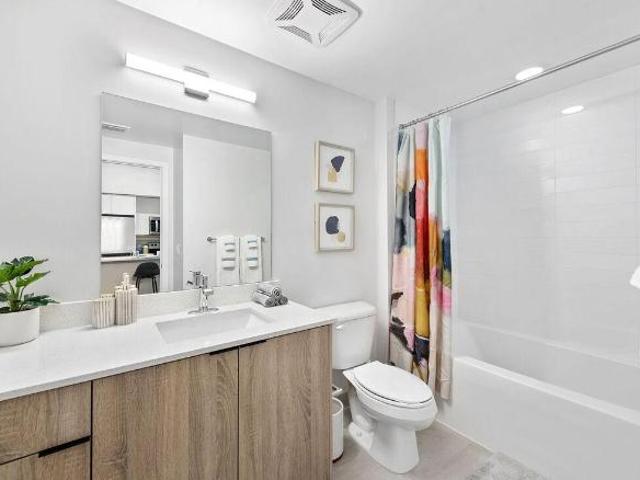 3 Br, 2 bath, Apartment 5840 Lake Shore Drive