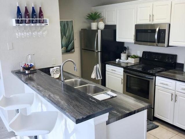 3 Br, 2 bath, Apartment 604 W 8th Avenue