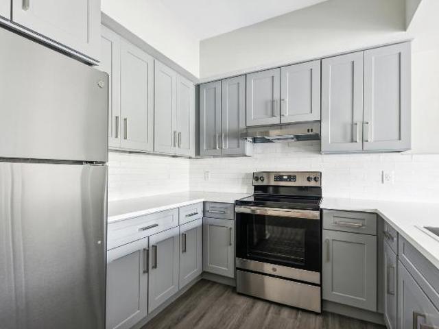 3 Br, 2 bath, Apartment 601 Old State Rd