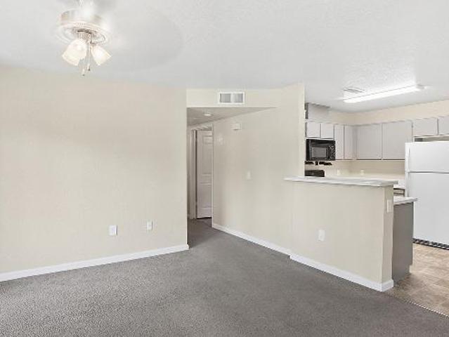 3 Br, 2 bath, Apartment 6185 N Figarden Dr