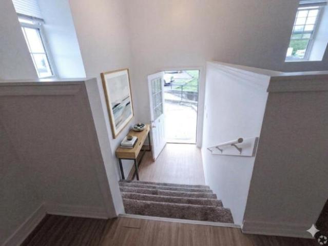 3 Br, 2 bath, Apartment 610 Race St