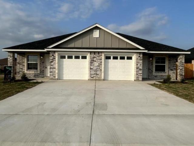 3 Br, 2 bath, Apartment 6111 Twistedleaf Lane