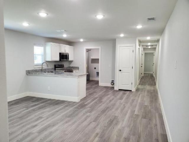 3 Br, 2 bath, Apartment 613 E 3rd St