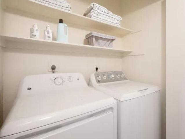 3 Br, 2 bath, Apartment 645 W Orange Grove Rd