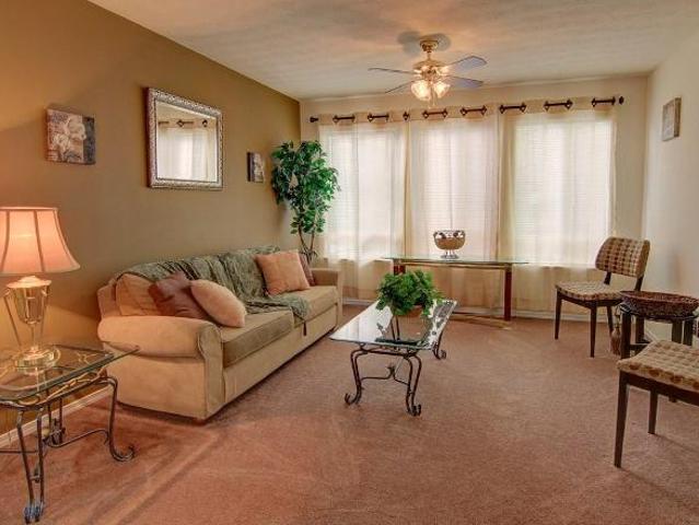 3 Br, 2 bath, Apartment 6425 Oakley Rd