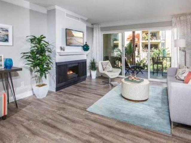 3 Br, 2 bath, Apartment 6600 Beachview Dr