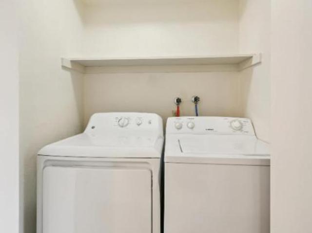 3 Br, 2 bath, Apartment 694 Rural Ave S