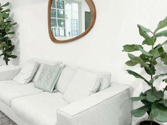 3 Br, 2 bath, Apartment 707 E North St