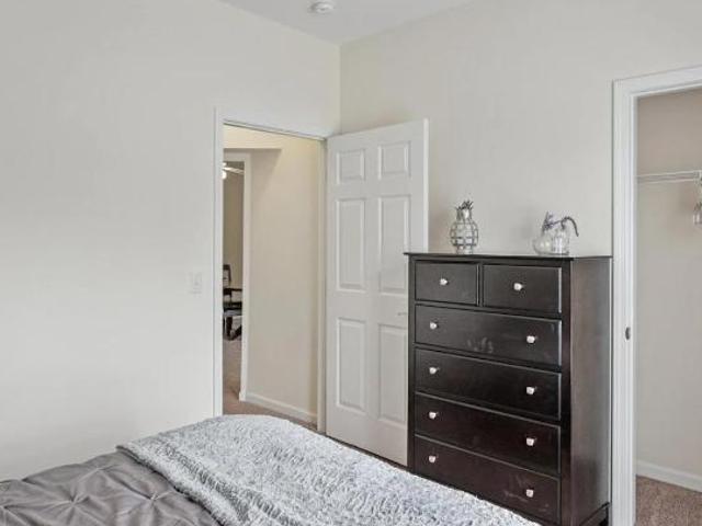 3 Br, 2 bath, Apartment 7000 Quail Lakes Dr