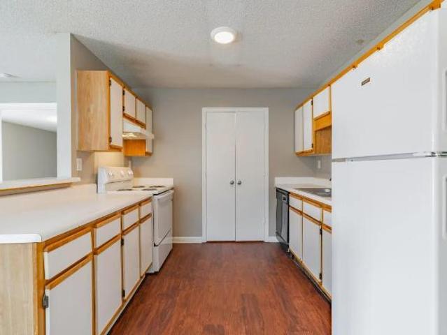 3 Br, 2 bath, Apartment 7101 Tulane Rd