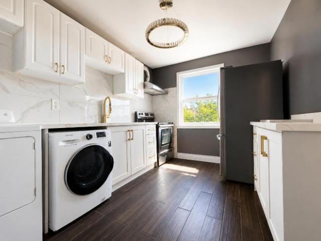 3 Br, 2 bath, Apartment 728 Weston Road