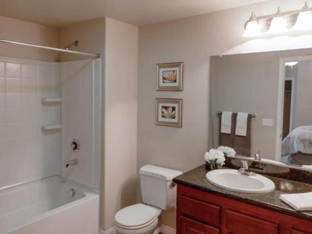 3 Br, 2 bath, Apartment 7200 Jacinto Ave
