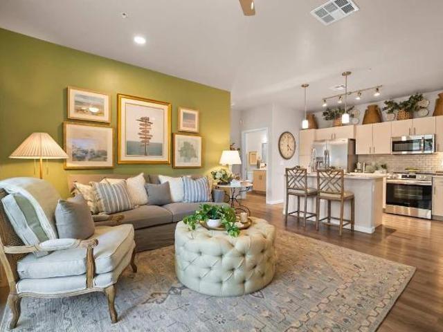 3 Br, 2 bath, Apartment 7355 S Wilmot Rd