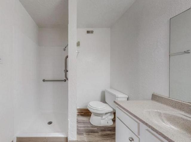 3 Br, 2 bath, Apartment 7303 Montgomery Blvd NE