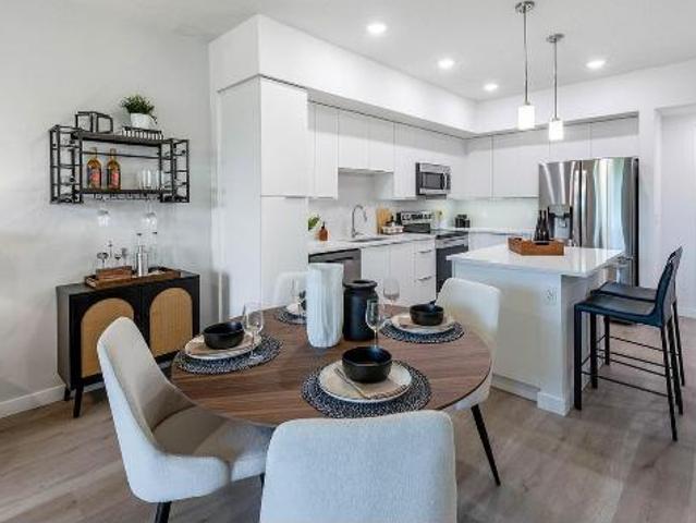 3 Br, 2 bath, Apartment 7430 Lyons Rd