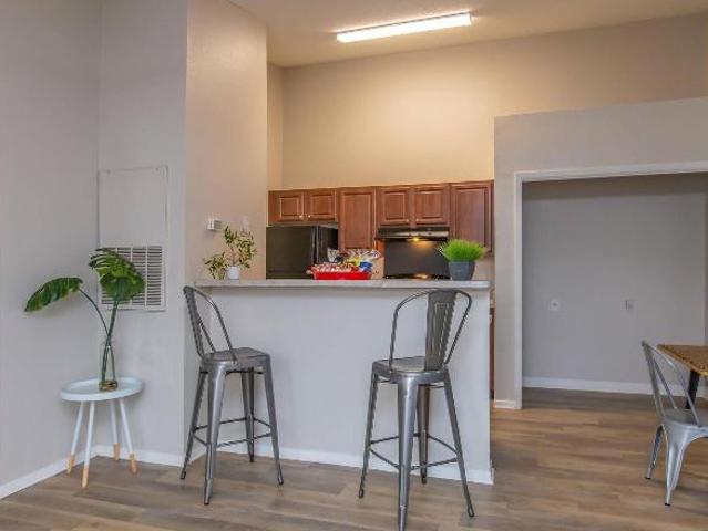 3 Br, 2 bath, Apartment 7560 Chesteridge Ave