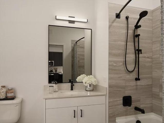 3 Br, 2 bath, Apartment 750 Hawthorn Row