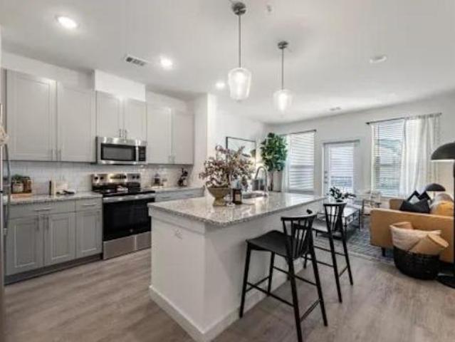3 Br, 2 bath, Apartment 753 Academy Blvd