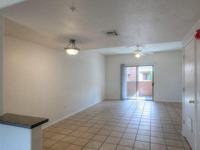 3 Br, 2 bath, Apartment 7640 S Power Rd
