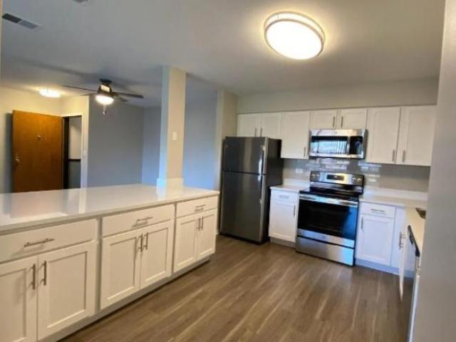3 Br, 2 bath, Apartment 7621 Sussex Creek Dr