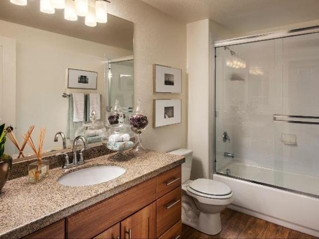 3 Br, 2 bath, Apartment 8050 S Pointe Pkwy E