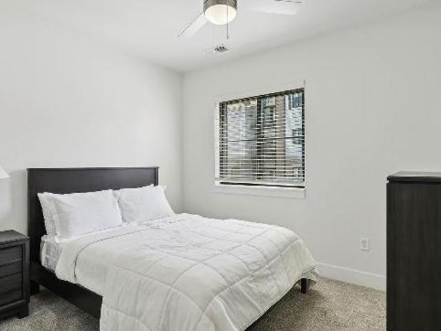3 Br, 2 bath, Apartment 8073 Chardonnay Grove
