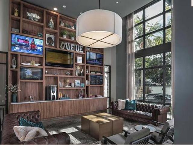 3 Br, 2 bath, Apartment 817 SE 2nd Ave