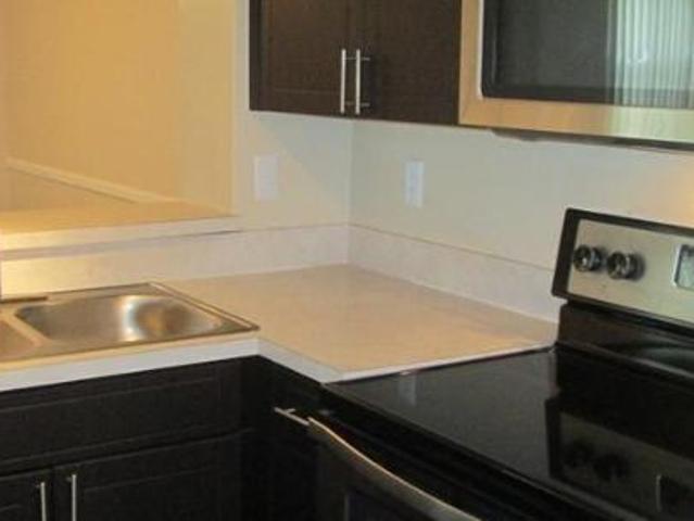 3 Br, 2 bath, Apartment 812 South Park Road