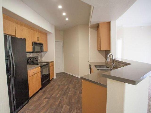 3 Br, 2 bath, Apartment 8275 E Bell Rd