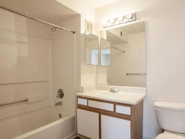 3 Br, 2 bath, Apartment 820 Louisiana Blvd SE