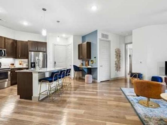 3 Br, 2 bath, Apartment 850 Greenside Dr