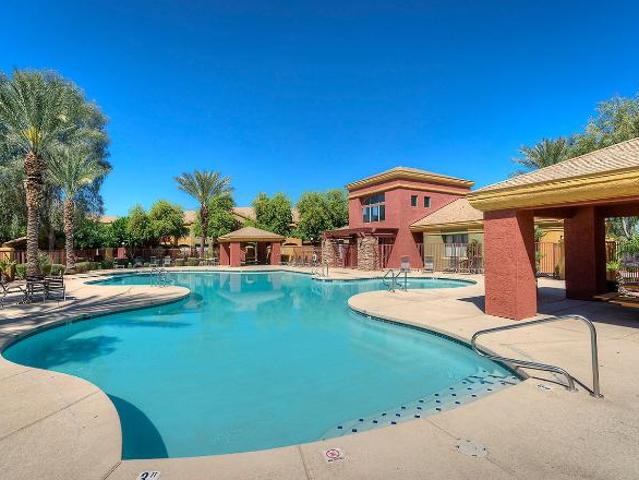 3 Br, 2 bath, Apartment 8701 W Van Buren St