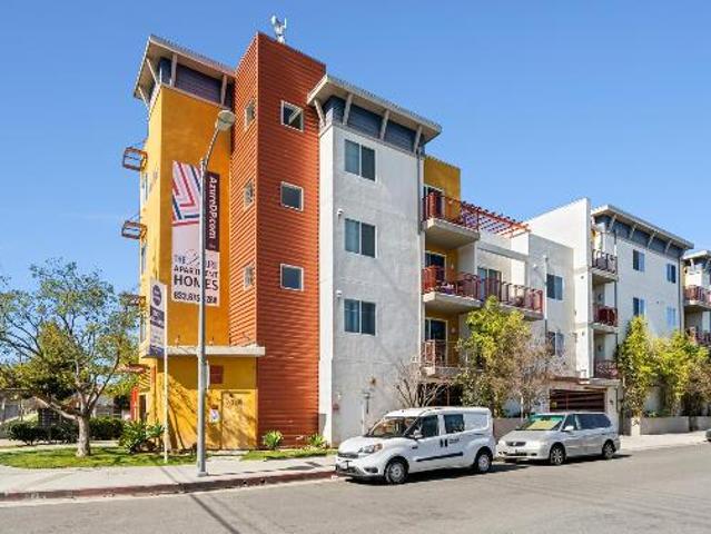 3 Br, 2 bath, Apartment 8719 Variel Ave