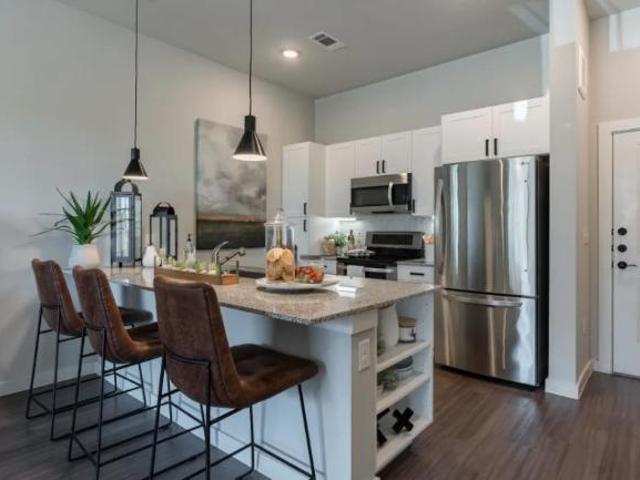 3 Br, 2 bath, Apartment 9069 Summer Creek Dr