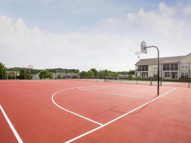 3 Br, 2 bath, Apartment 900 Golden Horseshoe Cir