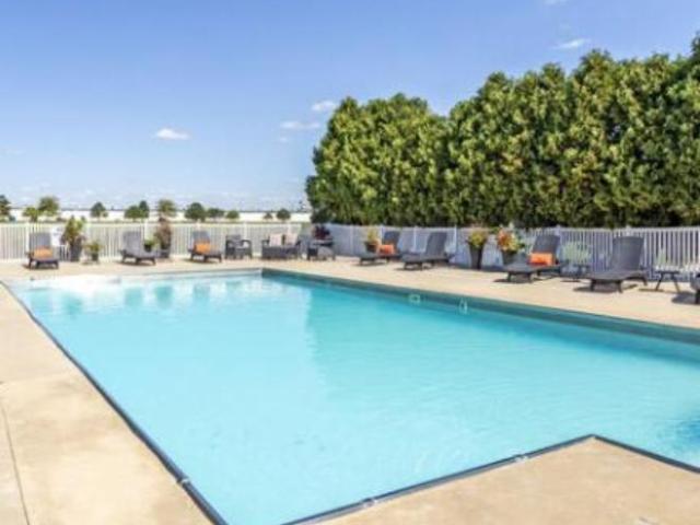 3 Br, 2 bath, Apartment 901 Valley View Cir
