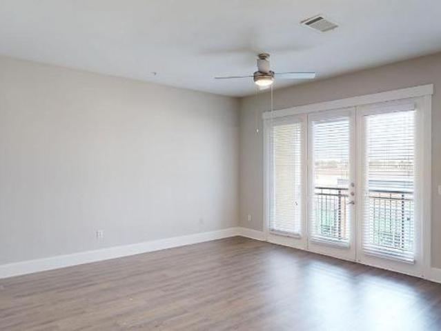 3 Br, 2 bath, Apartment 935 Garden Park Drive