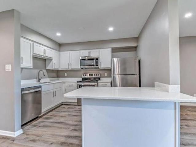 3 Br, 2 bath, Apartment 930 Cypress Pointe Dr