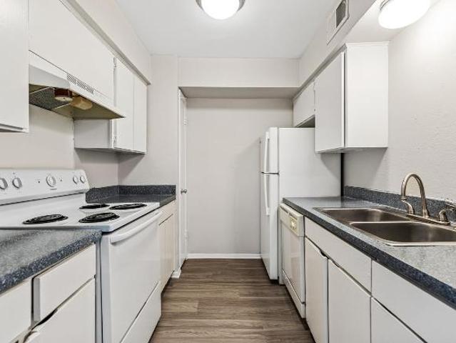3 Br, 2 bath, Apartment 950 Allegheny Dr