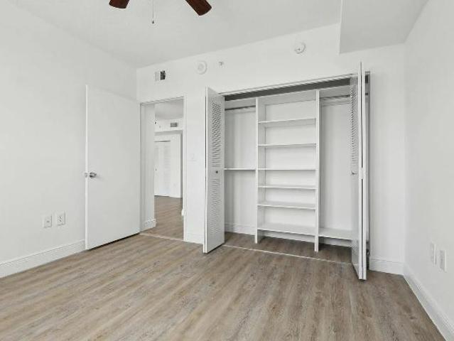 3 Br, 2 bath, Apartment 9517 Fontainebleau Boulevard