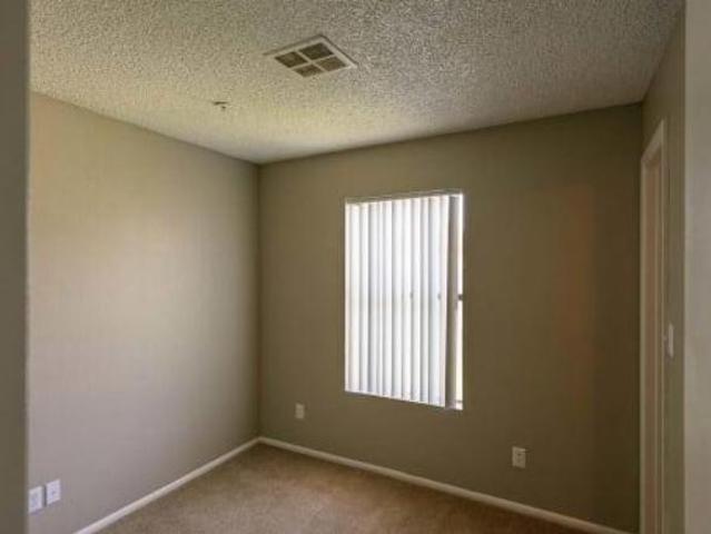3 Br, 2 bath, Apartment 9680 W Olive Ave
