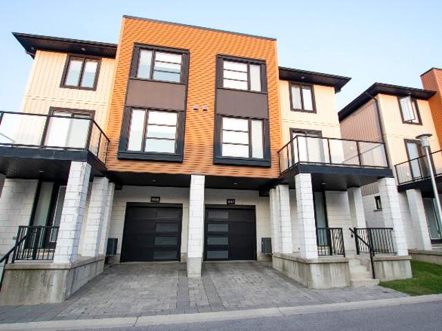 3 Br, 2 bath, Apartment 992 West Village Square
