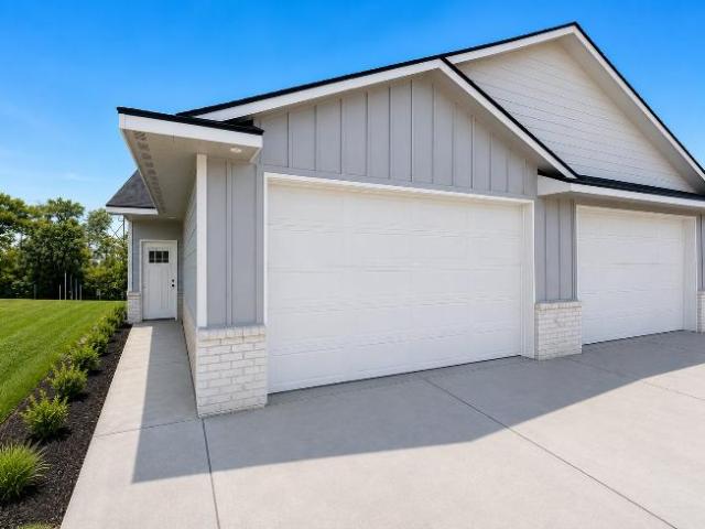 3 Br, 2 bath, Condo 4006 S Chadd St