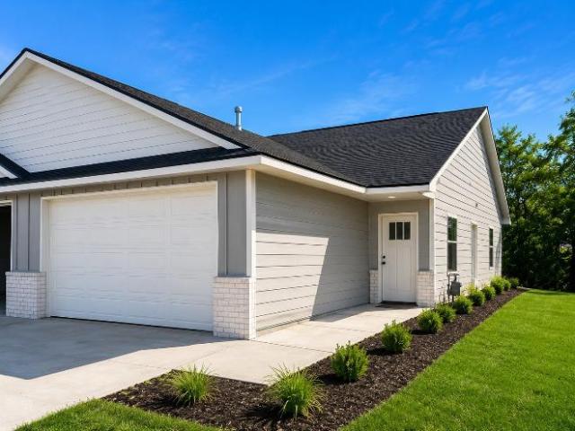 3 Br, 2 bath, Condo 4006 S Chadd St
