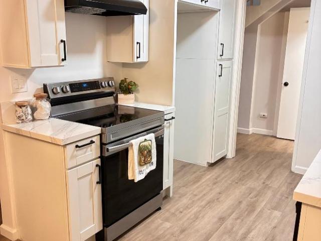 3 Br, 2 bath, Condo 400 E Live Oak St