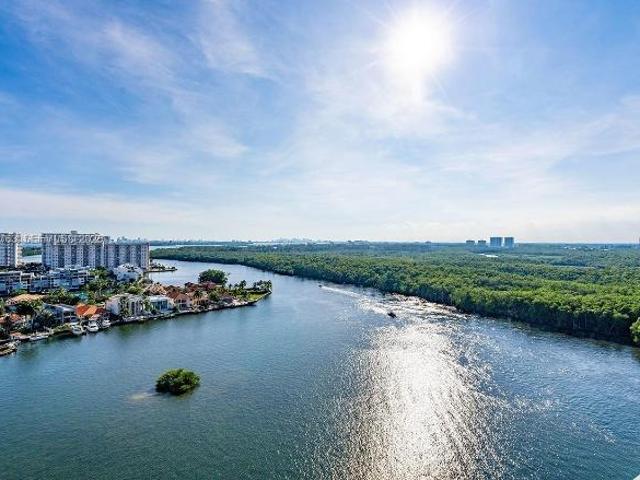 3 Br, 2 bath, Condo 400 Sunny Isles Blvd
