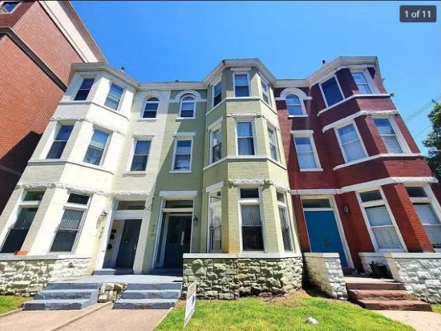 3 Br, 2 bath, Condo 404 W Grace St